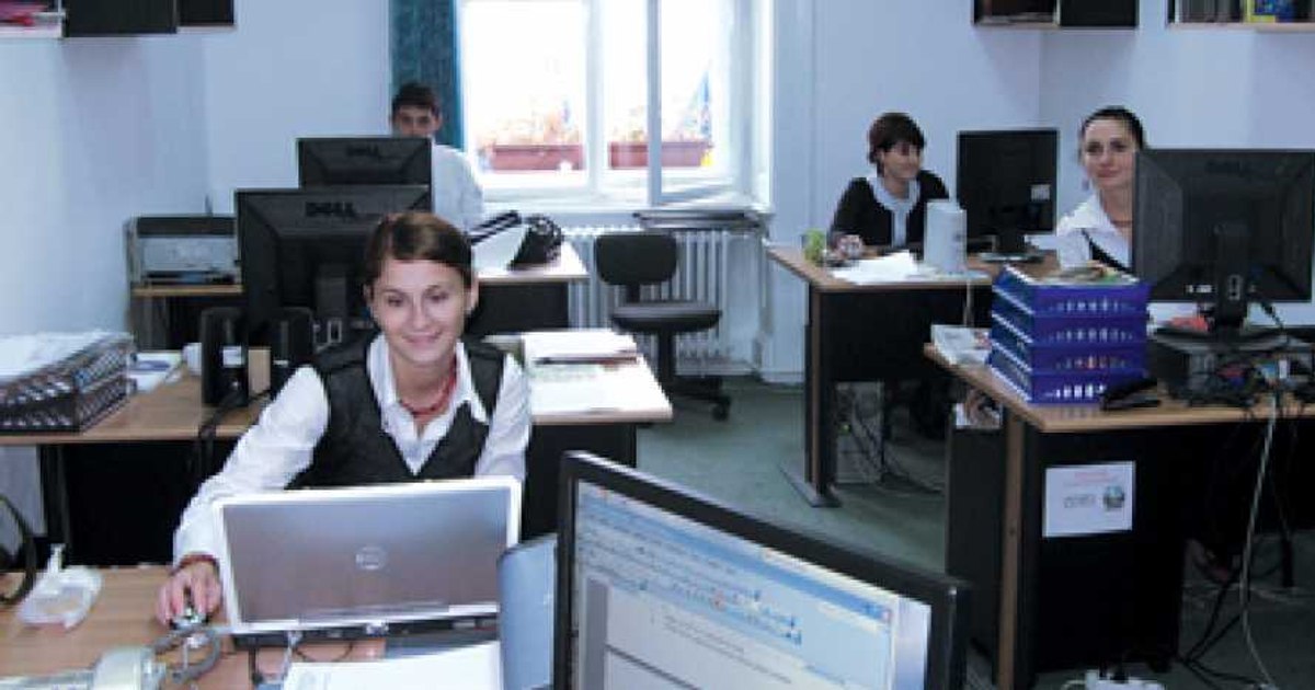 Recesiunea a ajuns la poarta funcţionarilor publici | adevarul.ro