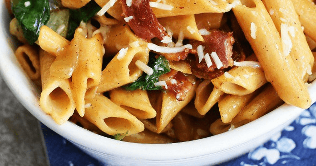 Paste cu bacon şi spanac