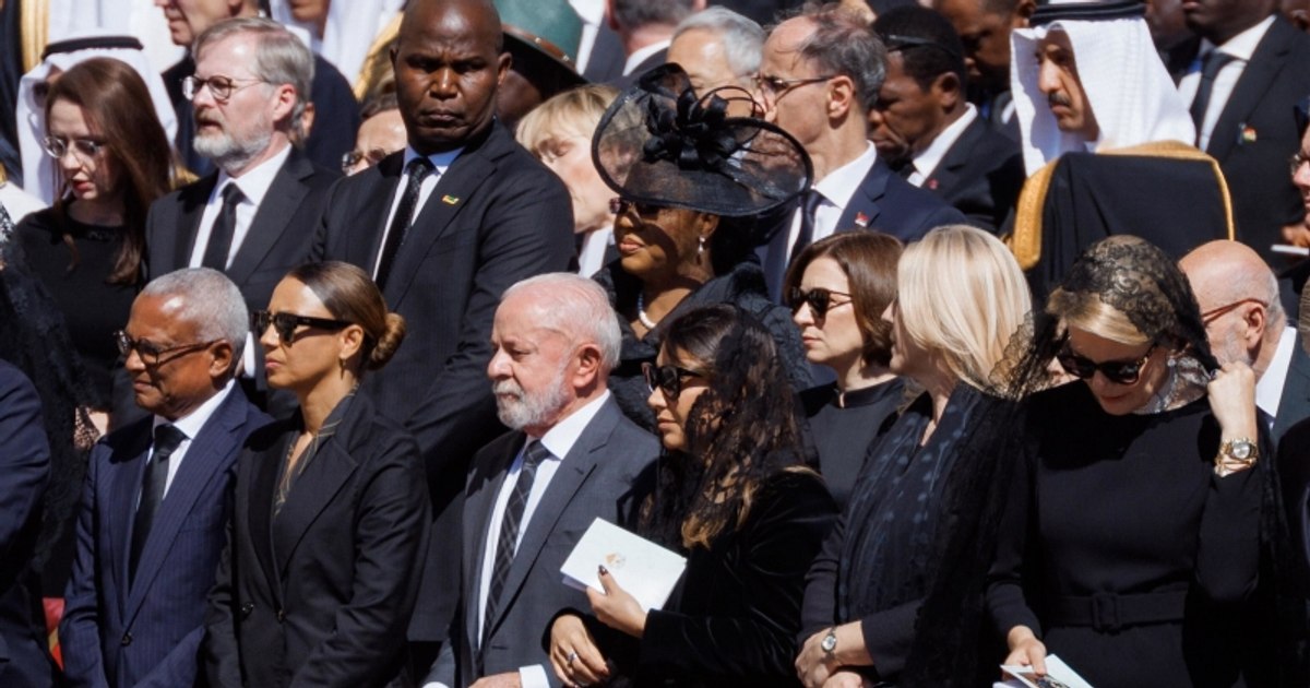 Președintele Republicii Moldova, Maia Sandu, l-a condus pe ultimul drum ...