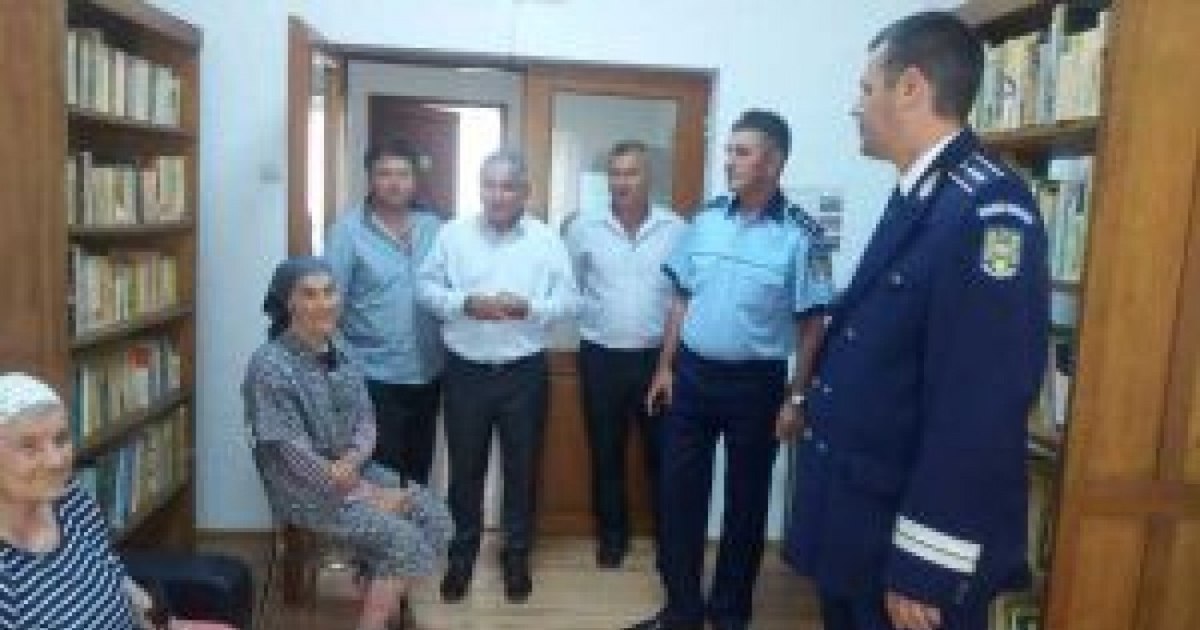 Donaţie de carte pentru Căminul de bătrâni din Saelele | adevarul.ro