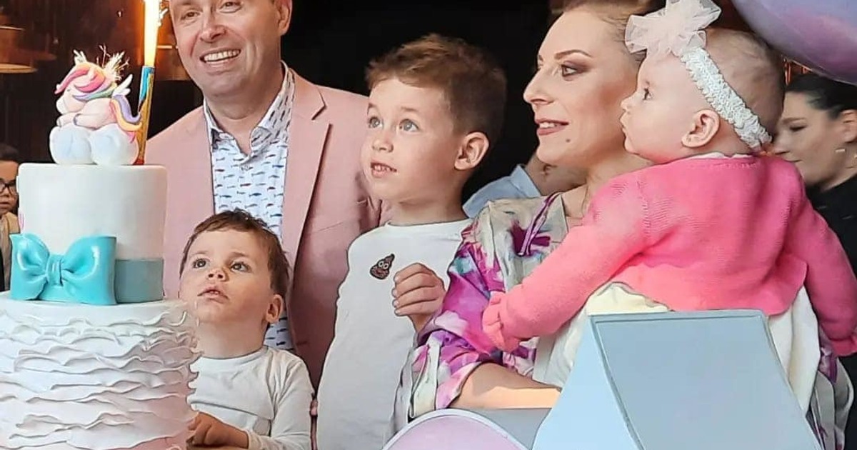 FOTO Eli Roman şi-a botezat în weekend al treilea copil. "Acum 7 ani mă ...