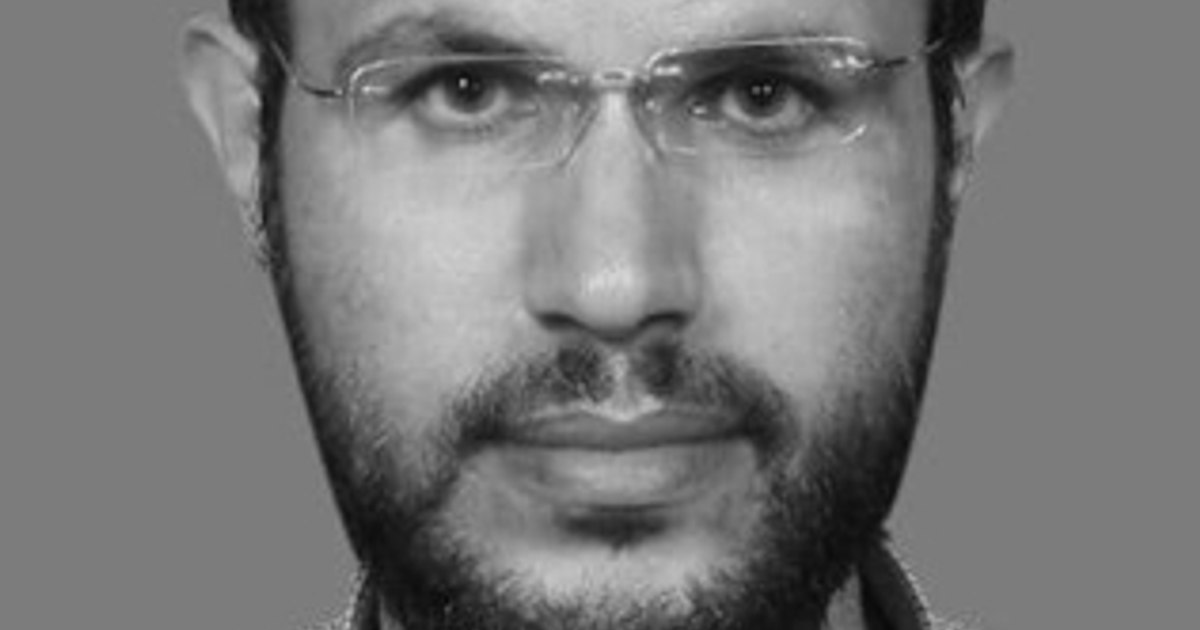 Moartea activistului palestinian Refaat Alareer într-un bombardament ...