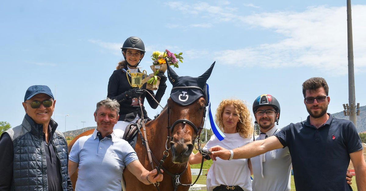 Fiica „secretă” a lui George Copos e campioană la călărie. Daria Copos ...