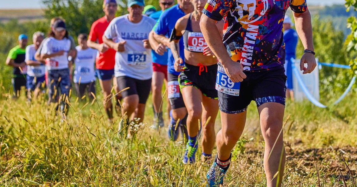 Alergare la altitudine, în Podgoria de la Marcea. Cursa se desfășoară ...