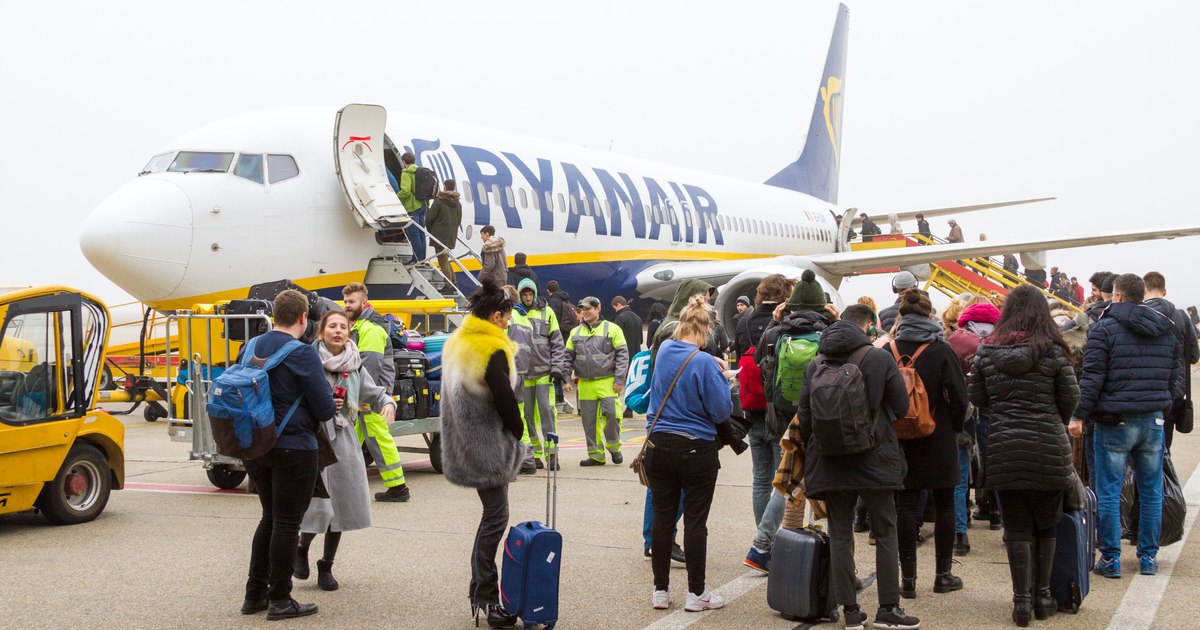 Probleme la decolare cu un avion RyanAir, pe Aeroportul Otopeni. Ce s-a ...