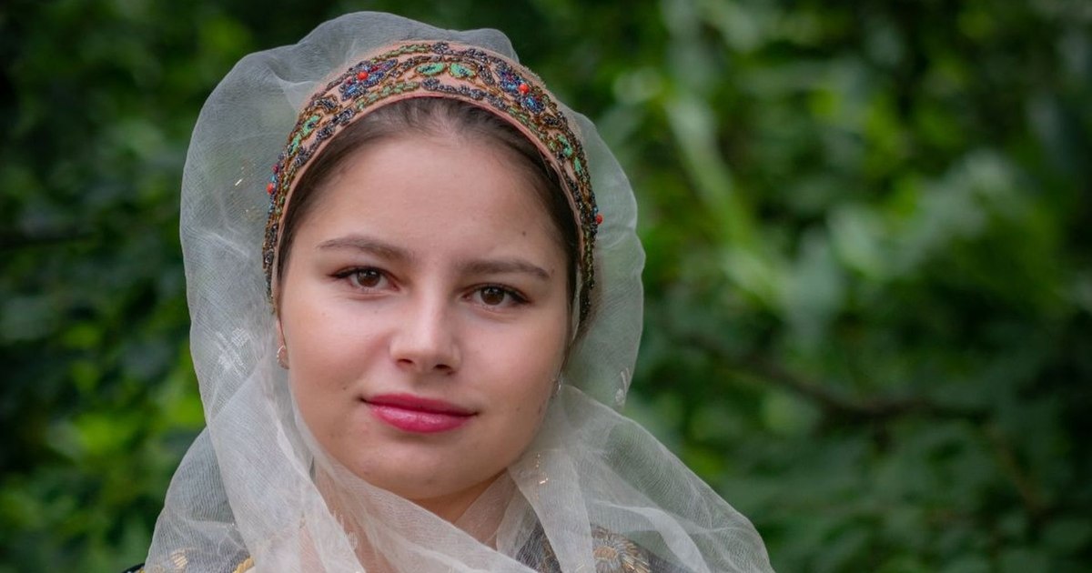 Marama de Muscel, salvată de la dispariție. Româncele care vor să o ...