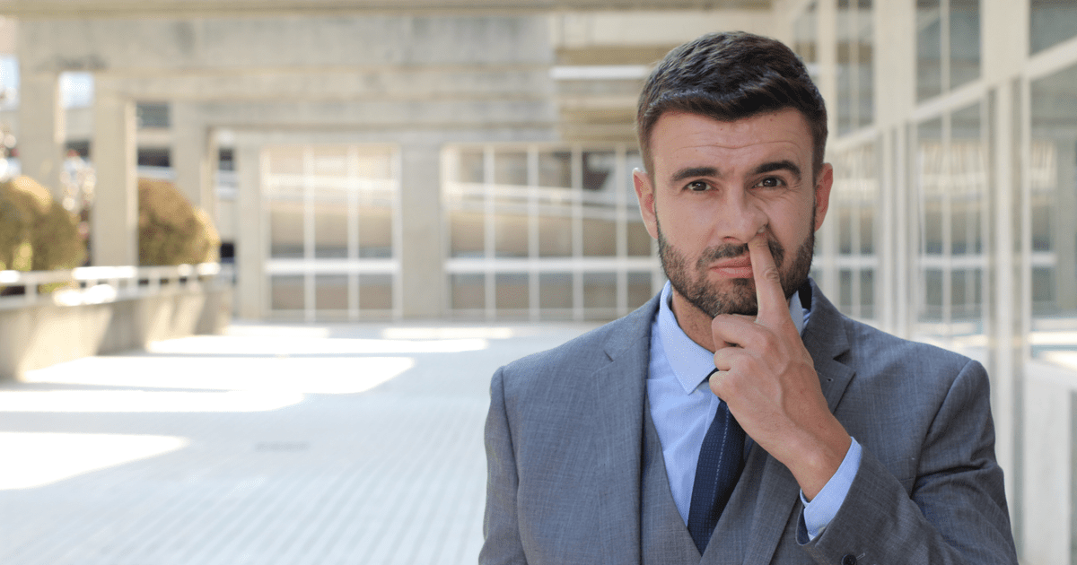 Ai obiceiul de a-ți băga degetul în nas? Așa te dezveți!