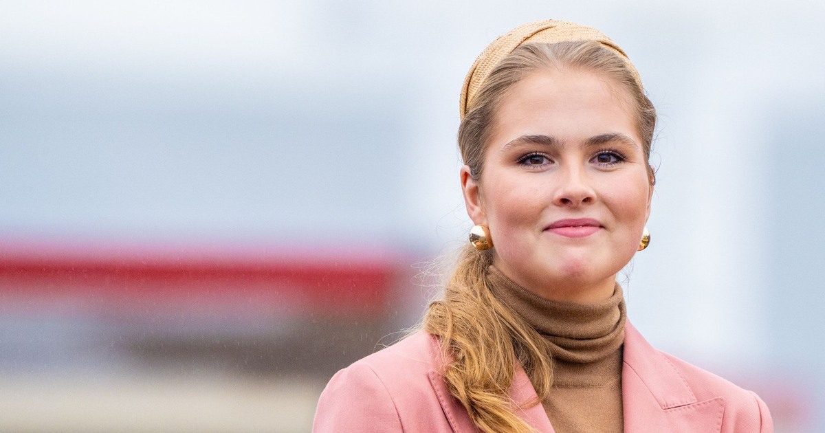 Biografa casei regale olandeze: „Nimic nu e normal în viața Prințesei ...