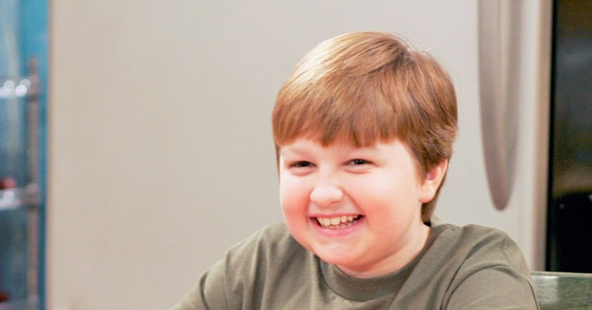 Îl mai ştiţi pe Jake din ”Doi bărbaţi şi jumătate”? Iată cum arată acum!