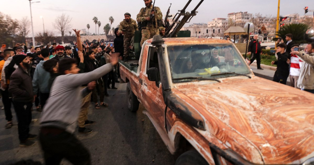 Ofensiva fulgerătoare a rebelilor sirieni. Iranul îşi retrage trupele ...