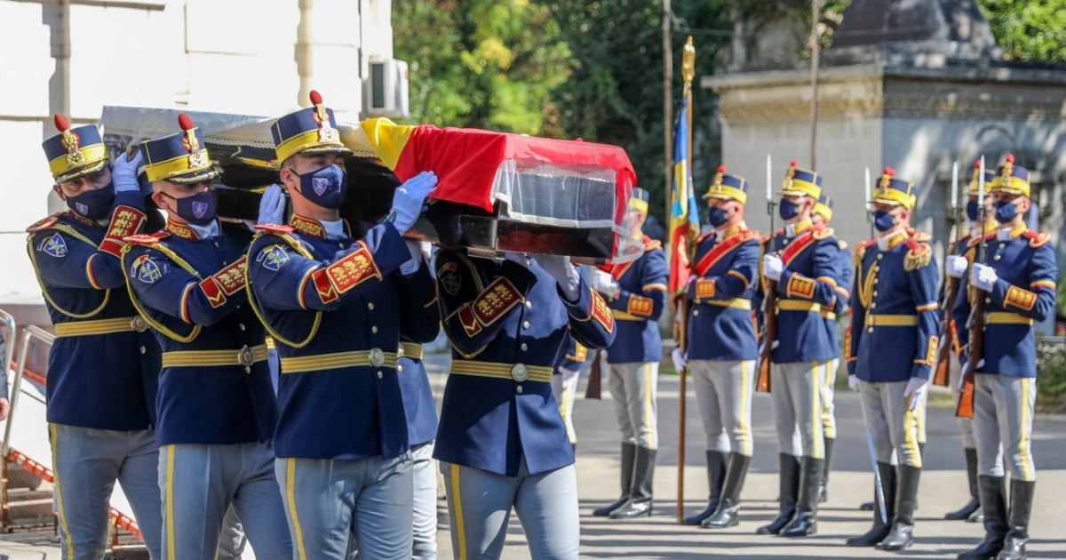 Eroul Ion Dobran, înmormântat cu onoruri militare. Asul cerului, ajuns ...