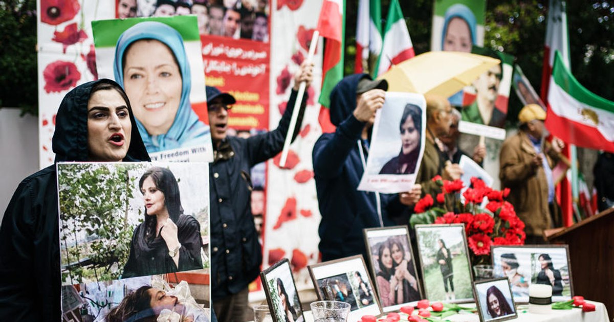 Mahsa Zhina Amini. Despre femei, viață și libertate sau despre jocul de ...