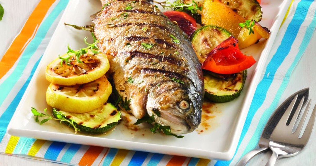 Trucuri pentru păstrăv delicios la grătar. Cum faci ca să rămână ...
