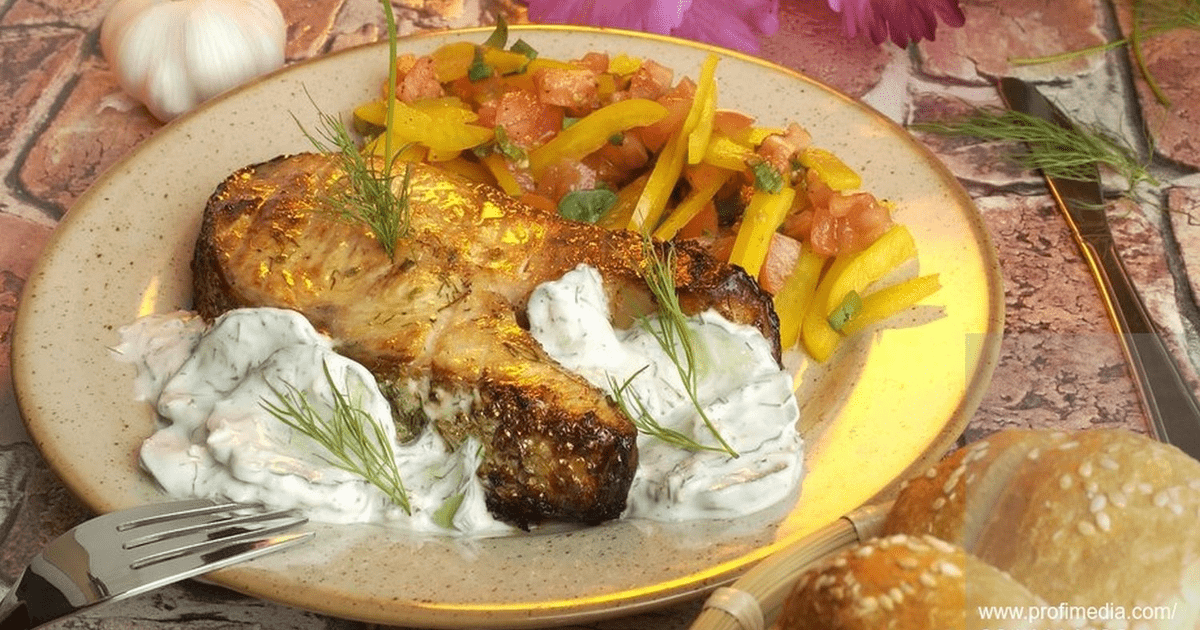 Rondele de somon cu sos de iaurt