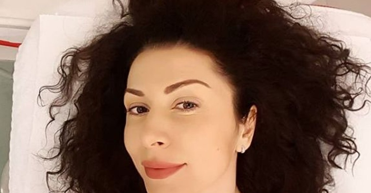 Carmen Brumă, atacată de fani: «Buze false, sprâncene false, totul fals!»