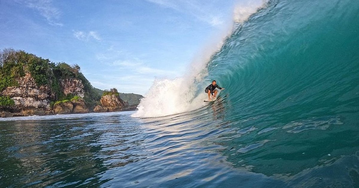 Unul dintre cei mai buni surferi din lume a murit înecat. Imagini cu ...