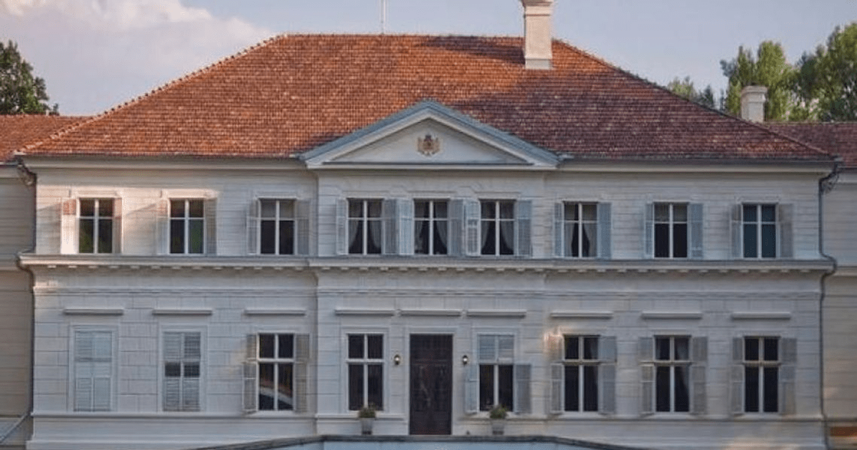 Un castel de poveste: cum a ajuns Săvârșinul reședință regală