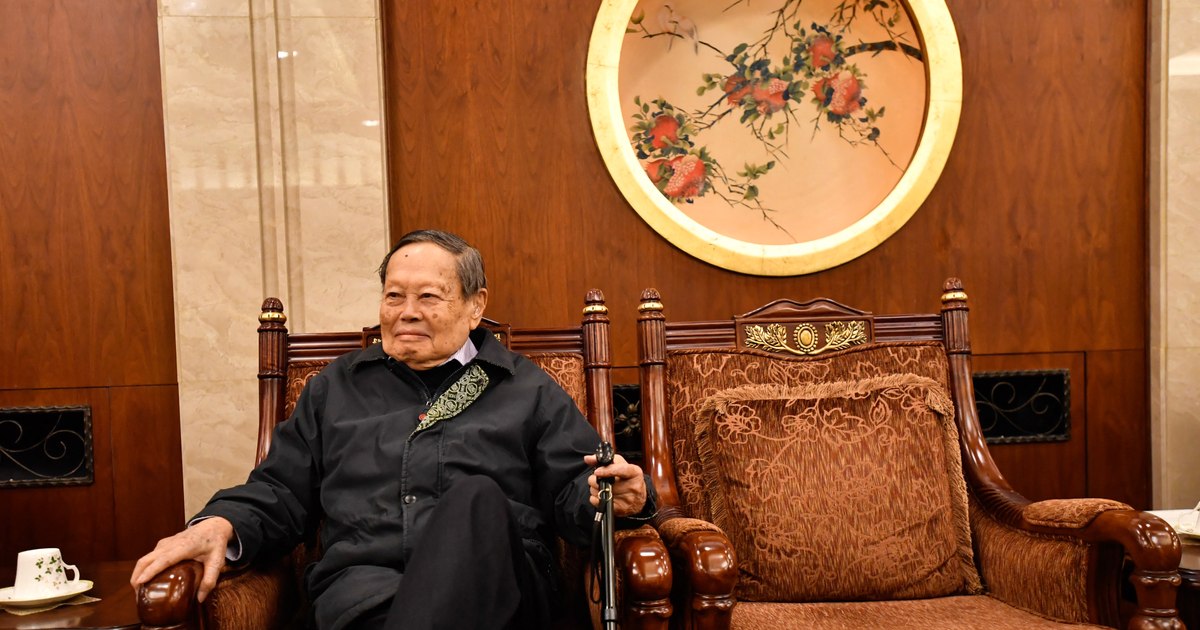 Laureatul Premiului Nobel Chen Ning Yang a murit la vârsta de 103 ani ...
