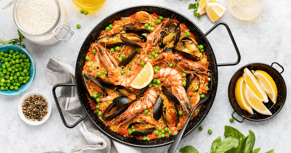 Paella cu pui și fructe de mare: rețeta originală spaniolă