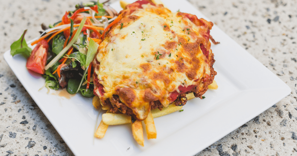 Pui parmigiana – piept de pui în stil italian cu parmezan