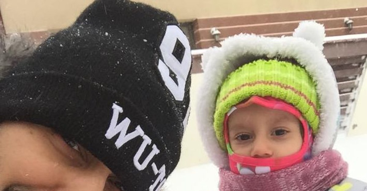 Ce frumoasa e fetiţa lui Connect-R! Maya a împlinit doi ani