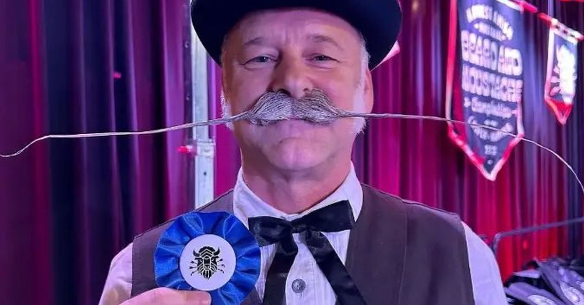 El are cea mai lungă mustață din lume: «Nevasta m-a amenințat că ...