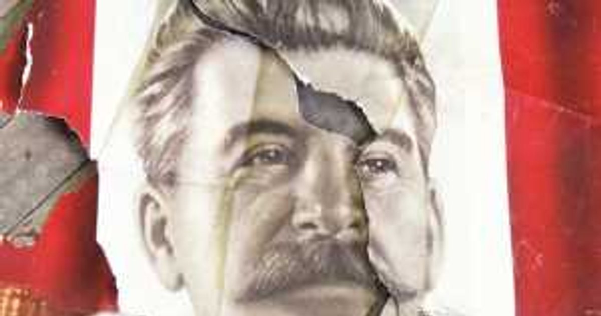 ARHIVELE COMUNISMULUI Simbolurile comuniste distruse de basarabeni ...