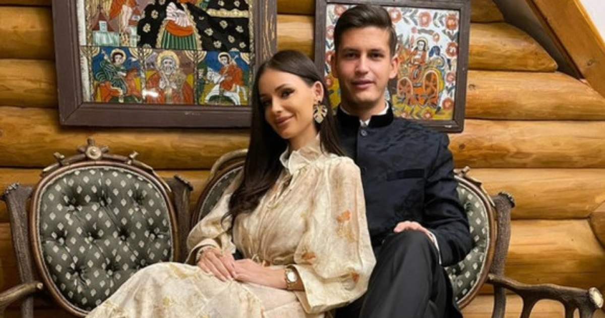 Fiul lui Adrian Năstase îşi face camping pe plaja din Corbu. Iată cum ...