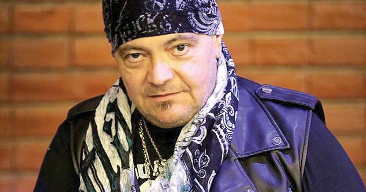 Cu cine a fost înlocuit Leo Iorga în trupa Compact B. Solistul se află ...