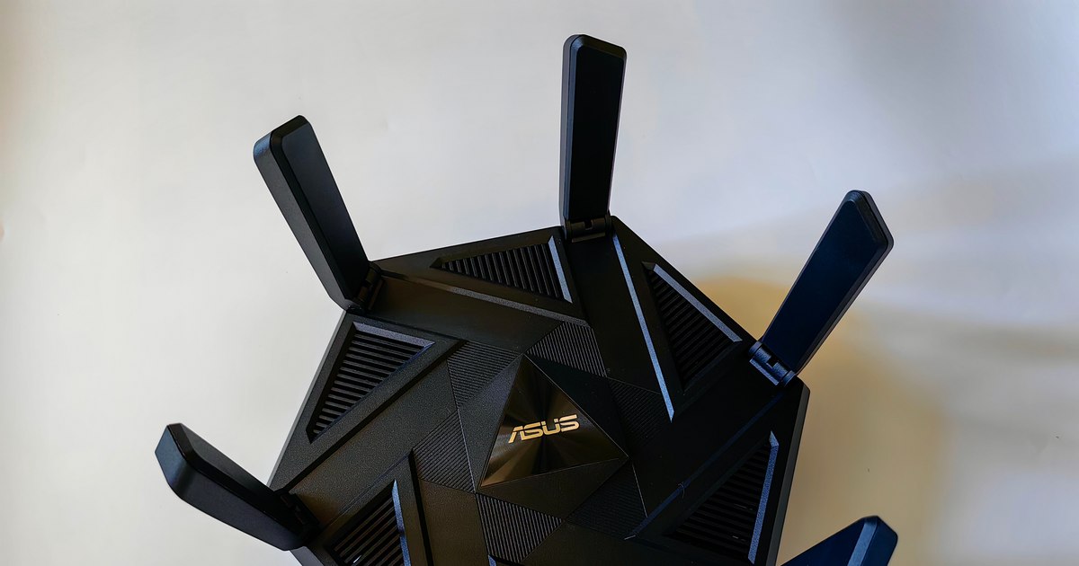 Asus AXE7800 Tri-band WiFi 6E, router de gaming cu viteză ca pe fir ...