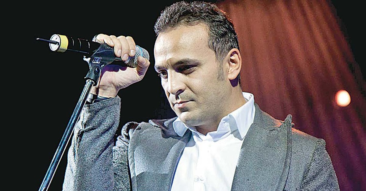 Cristi Enache de la Direcţia 5 a primit ulei de masaj de la o admiratoare