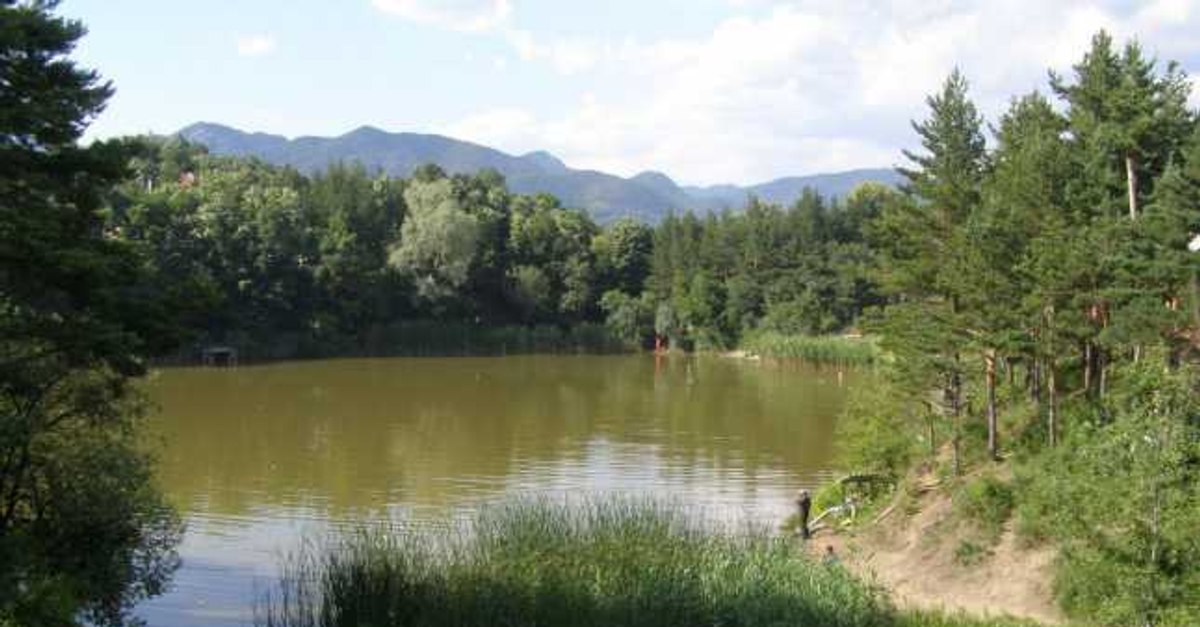 Buzău: A căzut din barcă în ”Lacul fără fund” de la Meledic, sub ...