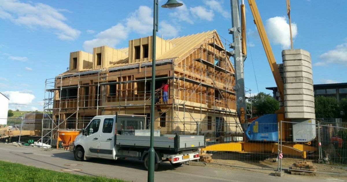 Cum arată şi cât costă casele pasive ridicate de un român în Luxemburg ...