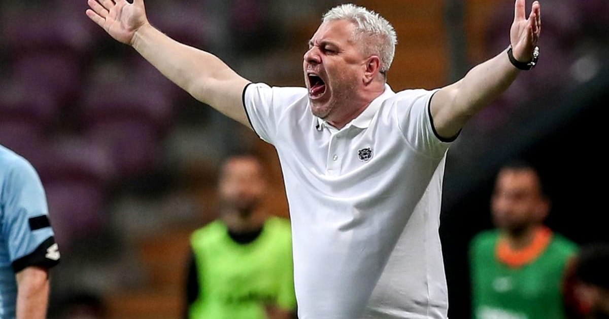 Când pisica nu-i acasă... Marius Șumudică a sărit să bată un oficial al ...