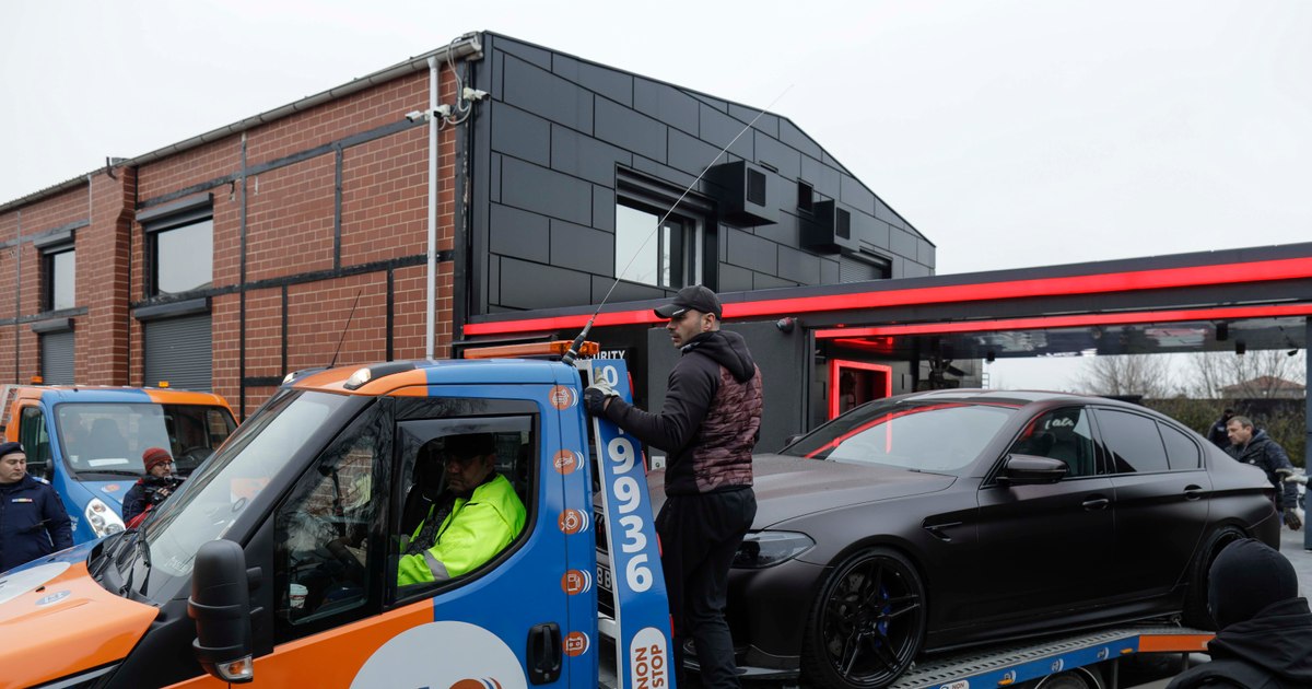 Peste zece mașini de lux ale fraților Tate au fost ridicate ...