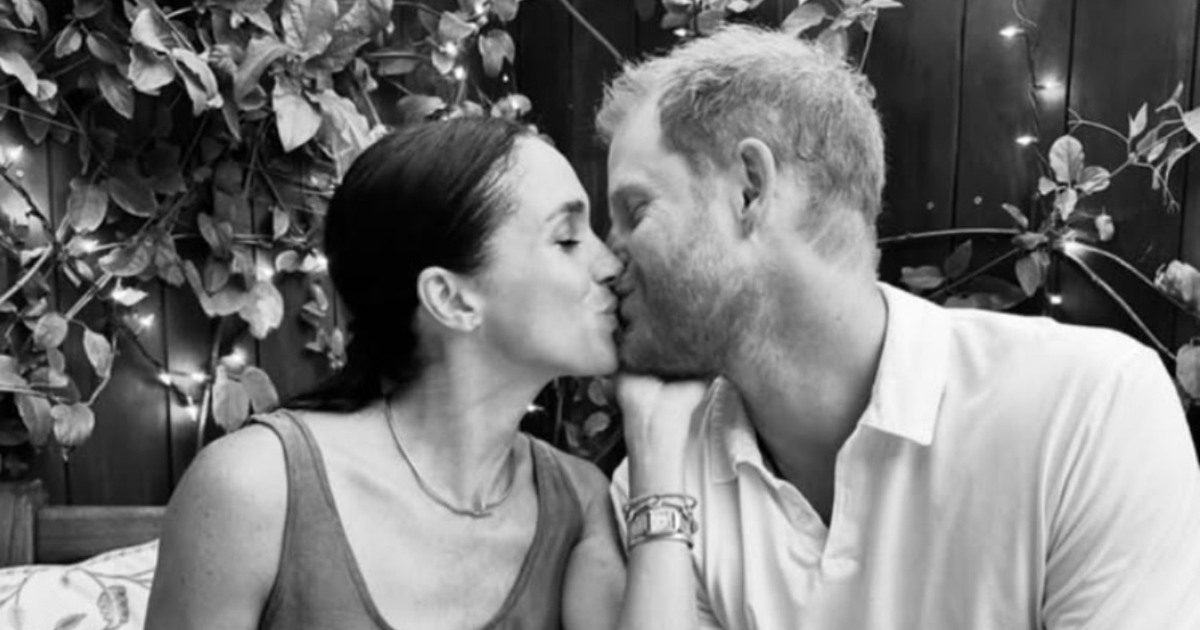 Meghan Markle îi dă peste nas lui Kate Middleton cu noua ei poză alături de Prințul Harry! Ce a ...