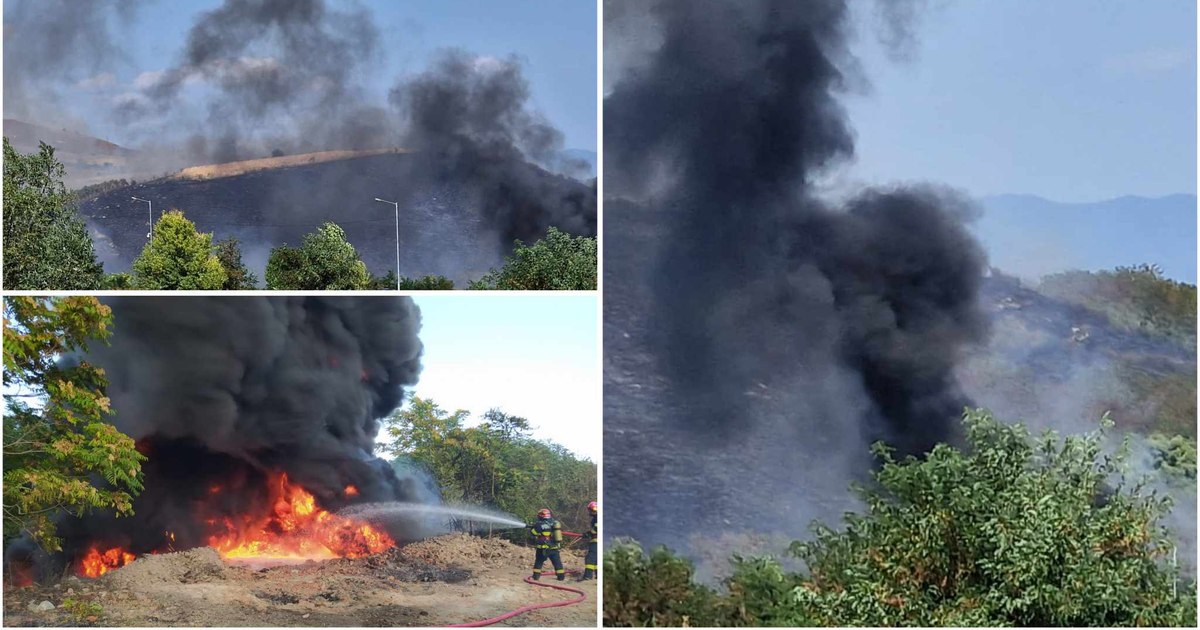 Nor de fum negru deasupra unui fost mare combinat. Incendiu violent pe ...
