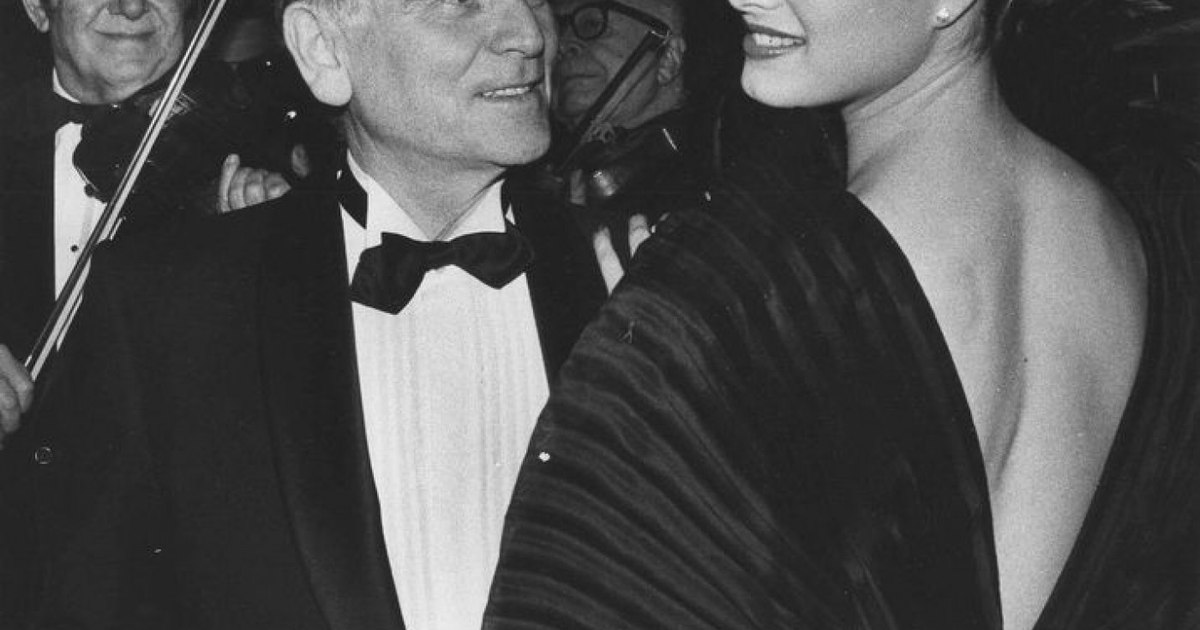 Pierre Cardin, o viaţă controversată în lumea modei: „Îmi pun numele şi ...