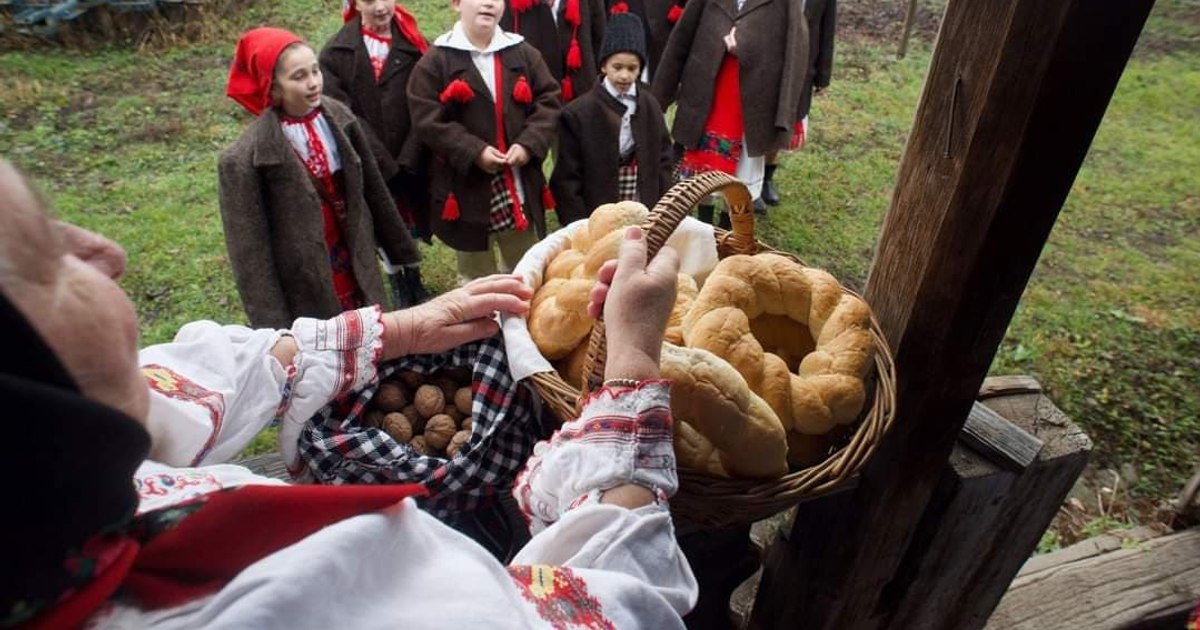 Colindul de Crăciun, obiceiul care nu moare. Ce semnifică, de fapt ...