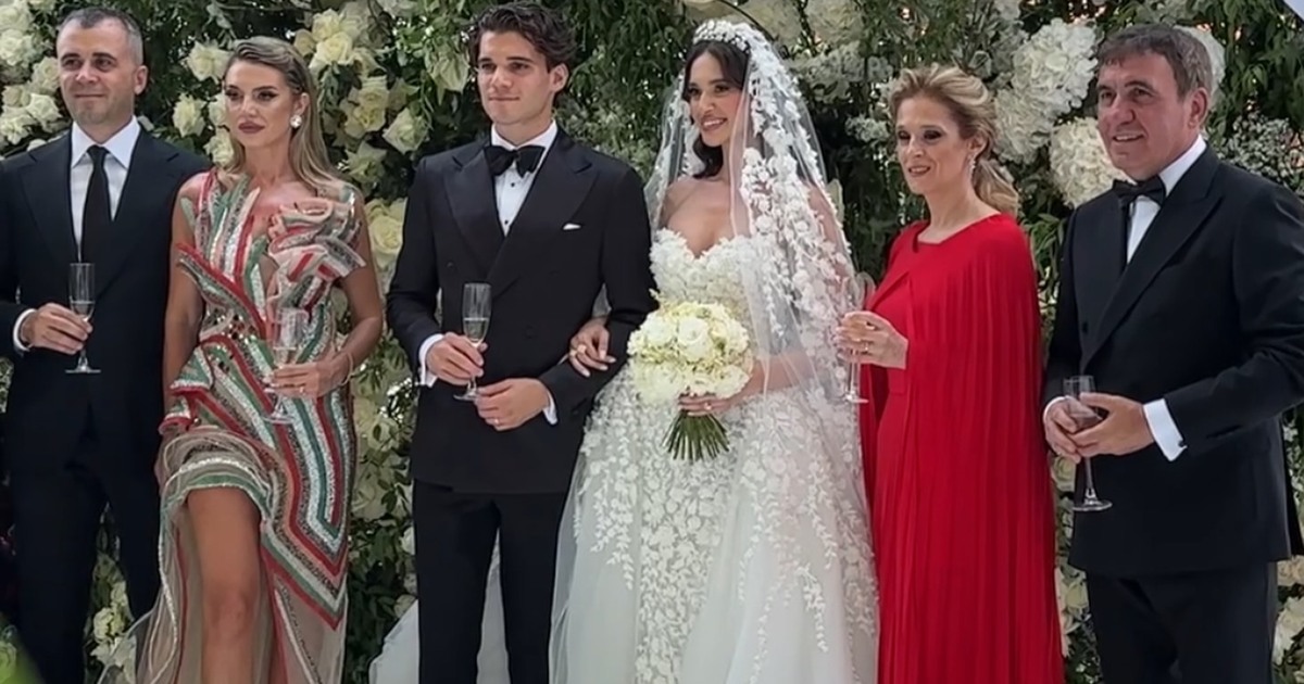 Noi imagini spectaculoase de la nunta lui Ianis Hagi cu Elena. Ce ...