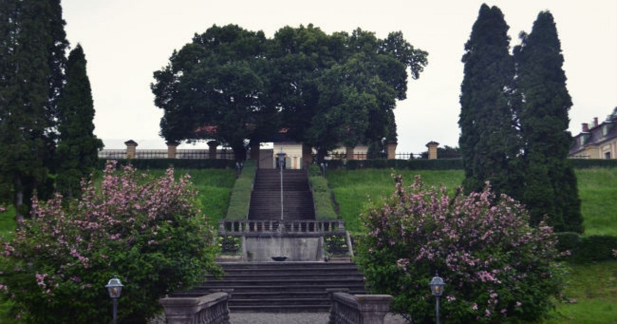 Plimbare prin „Edenul Transilvaniei“, un fost sanatoriu în care acum ...