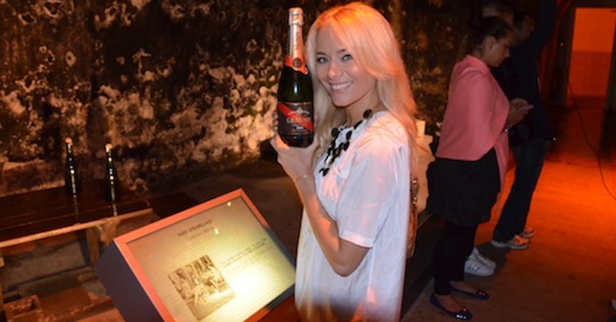 Laura Cosoi a vizitat cramele Mumm din Franţa - FOTO