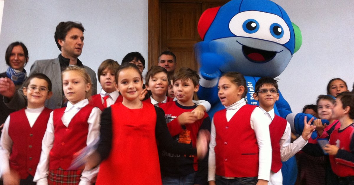 Profu’ Andi Moisescu le-a predat copiilor lecţii de siguranţă rutieră ...