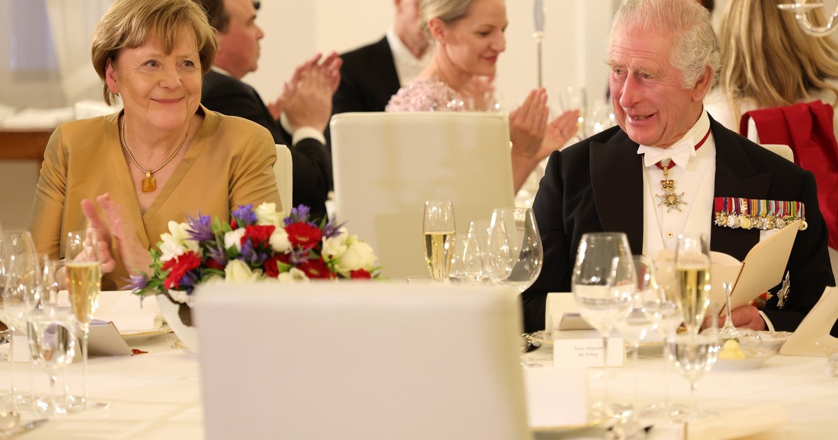 Angela Merkel, la masă cu Regele Charles al III-lea, la dineul de la Berlin