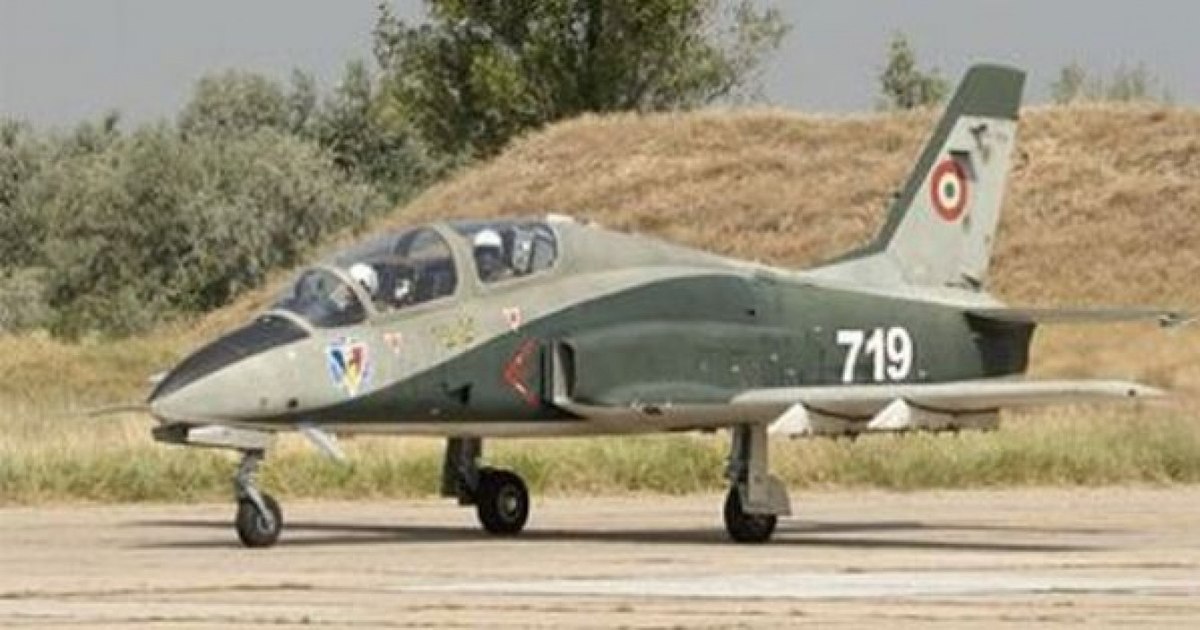 Cinci avioane IAR-99 SM modernizate la Fabrica de Avioane Craiova ...