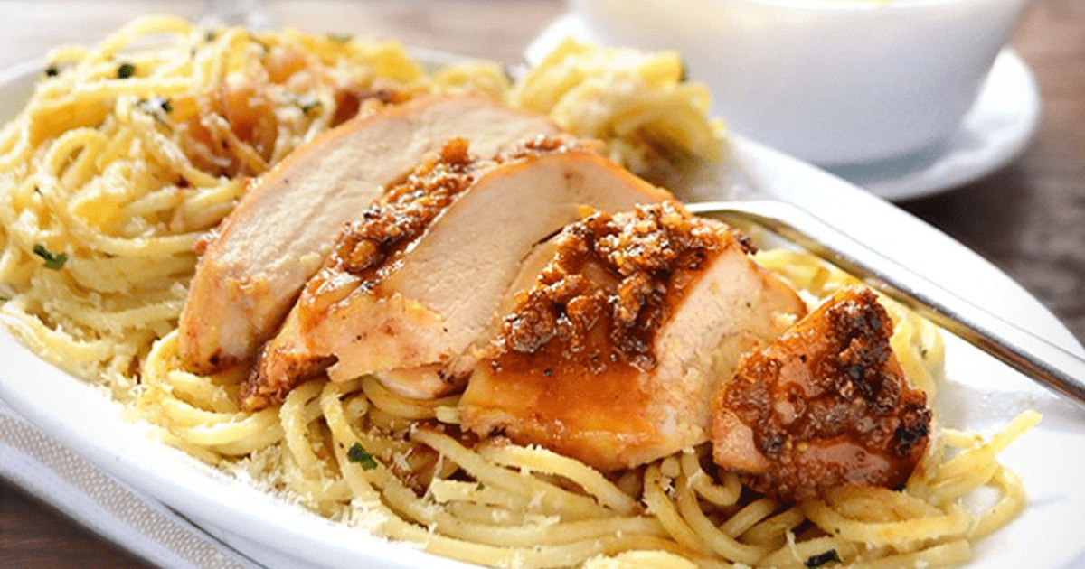 Spaghetti cu pui şi usturoi