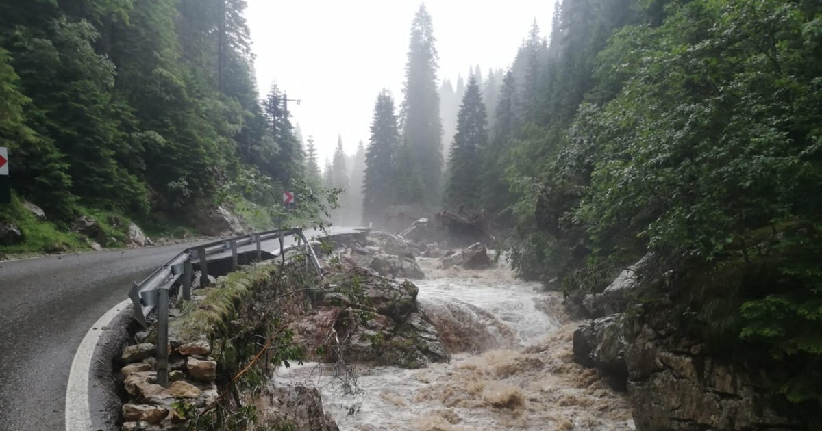Cod galben de viituri pe râuri din patru judeţe din vestul şi nord ...