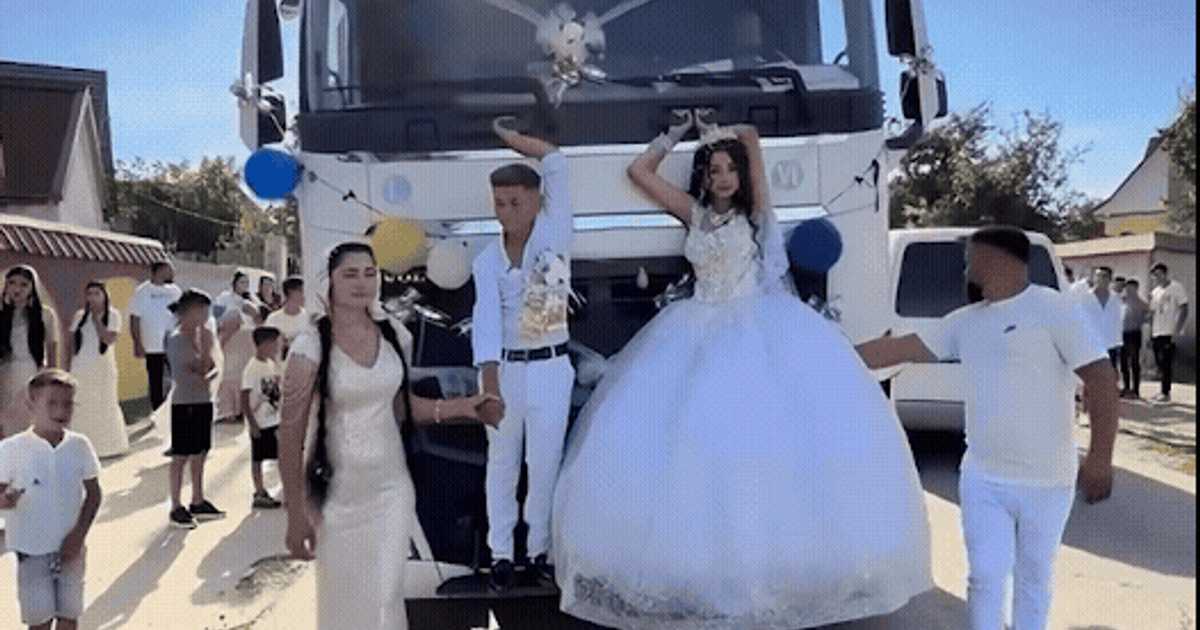 Imagini revoltătoare de la nunta a doi adolescenți, plimbați pe stradă ...