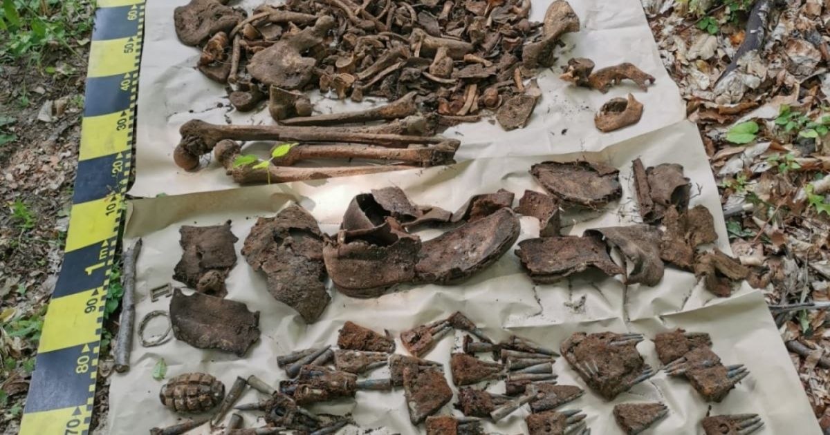 Schelete umane şi muniţie de război, descoperite în Munţii Vrancei. Ce ...
