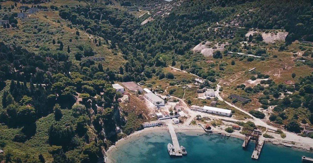 Insula care i-a fascinat pe turiștii din Europa. E un fost „buncăr” cu ...